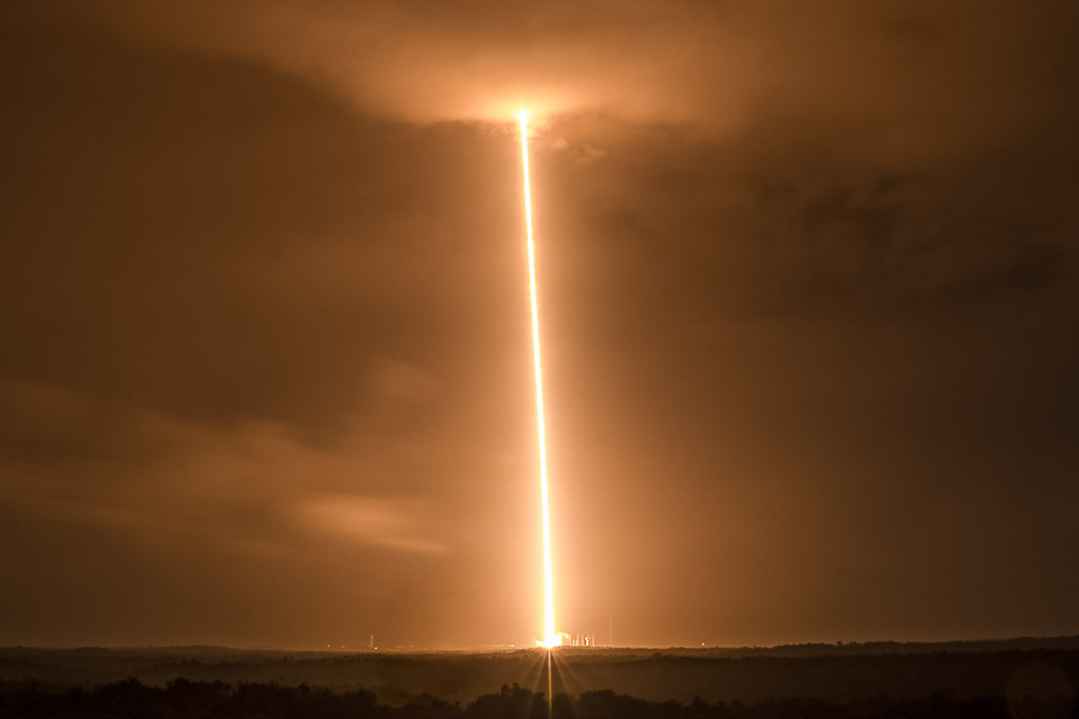 Foguete lançado no Brasil na semana passada se separou em várias seções ...