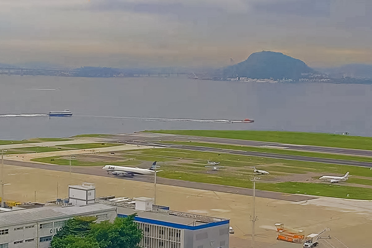 Colisão de avião com navio no Aeroporto Santos Dumont está sendo ...