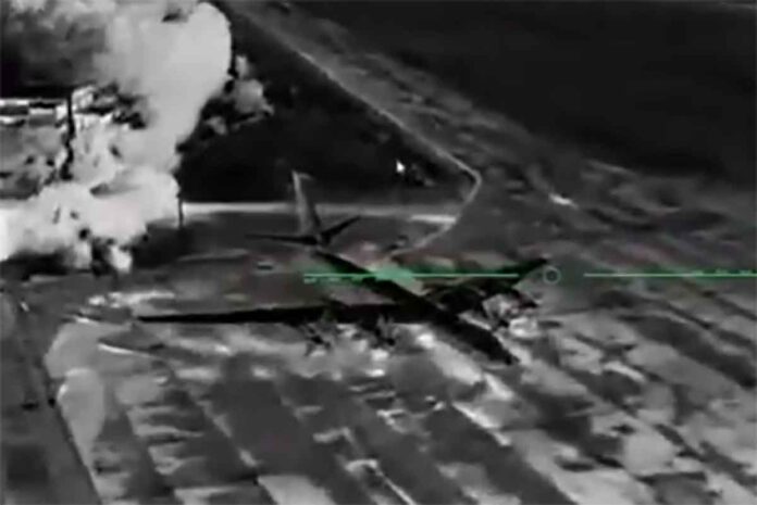 Ação da Ucrânia durante a madrugada destrói dois aviões russos Tu-142 ...